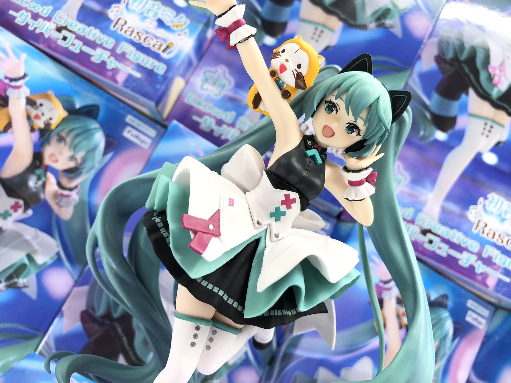 FuRyu 初音未来×浣熊方块 店头展示repost | Hpoi手办维基